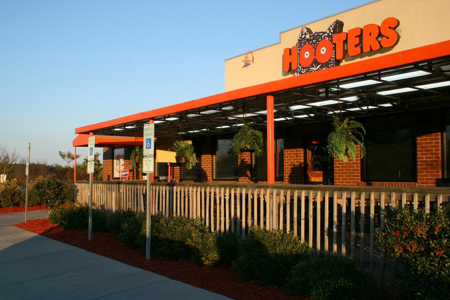 Hooters Shutters Scores of Locations Across America - Entertainment ...